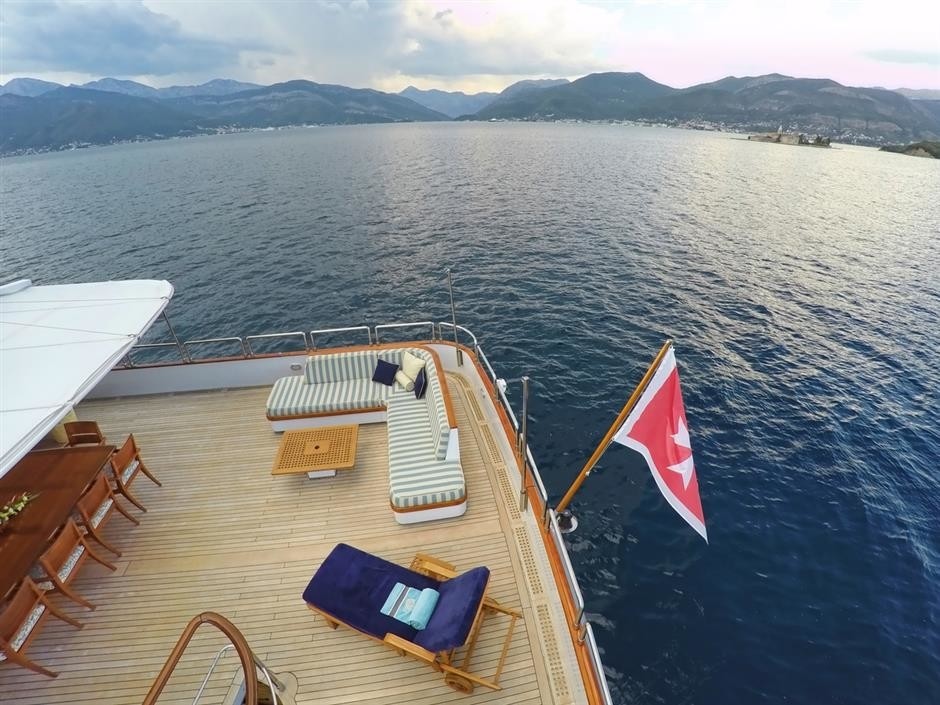 Yacht CHEETAH MOON, Cantieri Navali Nicolini | CHARTERWORLD Luxury ...